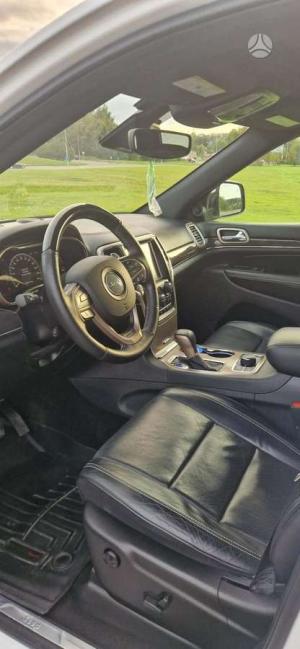 Balts Jeep Grand Cherokee 2017 Šauļi, ar dzinēja tilpumu 5.65 L un nobraukumu 230 tūkst. km par 18000 €, foto  vietnē AUTOMOTO.COM.LV