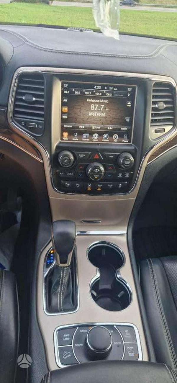 Balts Jeep Grand Cherokee 2017 Šauļi, ar dzinēja tilpumu 5.65 L un nobraukumu 230 tūkst. km par 18000 €, foto 7 vietnē AUTOMOTO.COM.LV