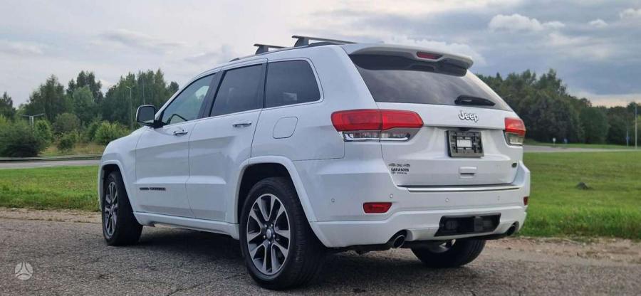 Balts Jeep Grand Cherokee 2017 Šauļi, ar dzinēja tilpumu 5.65 L un nobraukumu 230 tūkst. km par 18000 €, foto 9 vietnē AUTOMOTO.COM.LV