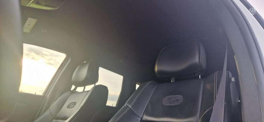 Balts Jeep Grand Cherokee 2017 Šauļi, ar dzinēja tilpumu 5.65 L un nobraukumu 230 tūkst. km par 18000 €, foto 13 vietnē AUTOMOTO.COM.LV
