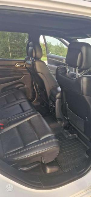 Balts Jeep Grand Cherokee 2017 Šauļi, ar dzinēja tilpumu 5.65 L un nobraukumu 230 tūkst. km par 18000 €, foto 17 vietnē AUTOMOTO.COM.LV