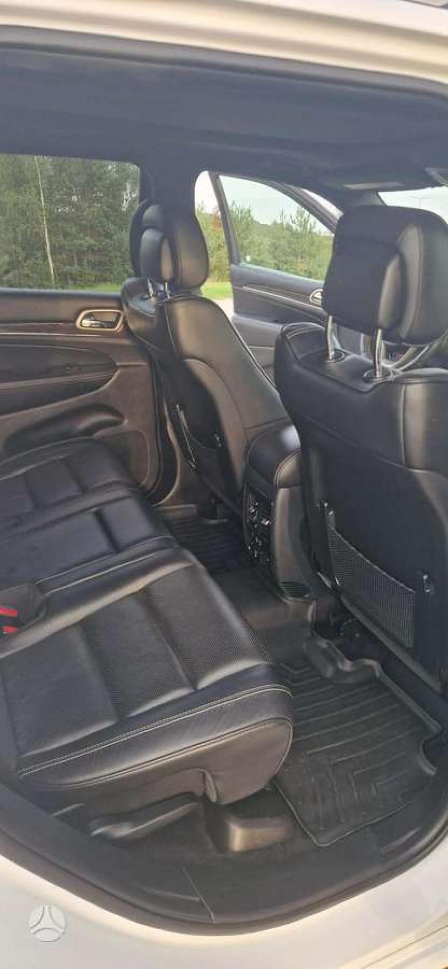 Balts Jeep Grand Cherokee 2017 Šauļi, ar dzinēja tilpumu 5.65 L un nobraukumu 230 tūkst. km par 18000 €, foto 17 vietnē AUTOMOTO.COM.LV