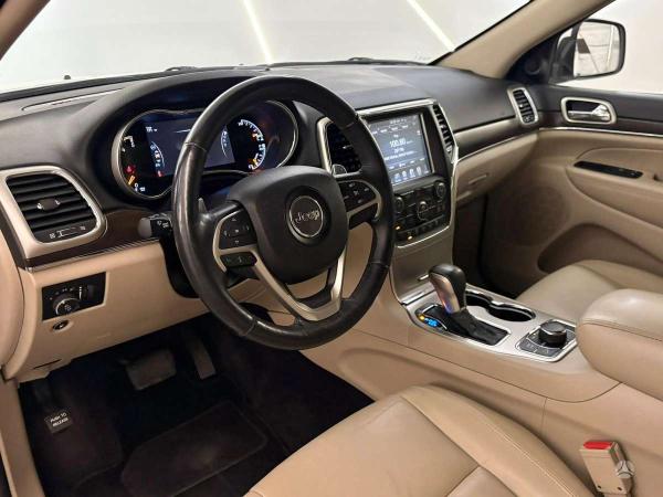 Balts Jeep Grand Cherokee 2017 Marijampole, ar dzinēja tilpumu 2.99 L un nobraukumu 218 tūkst. km par 14400 €, foto 2 vietnē AUTOMOTO.COM.LV