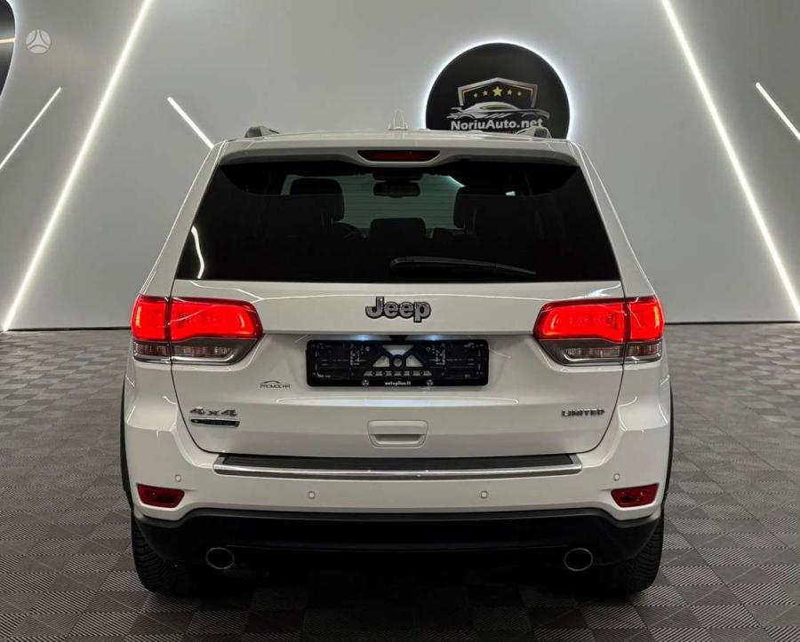 White Jeep Grand Cherokee 2017 in Marijampole, with an engine capacity of 2.99 L and mileage of 218 thousand km for 14400 €, photo 20 on AUTOMOTO.COM.LV
