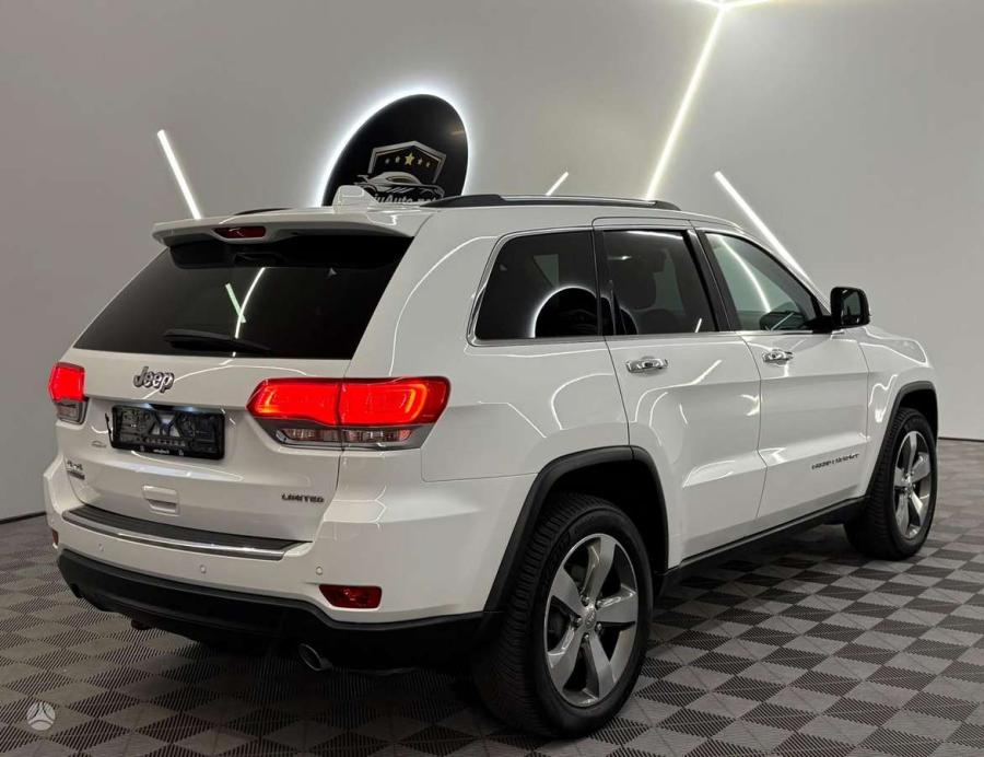 White Jeep Grand Cherokee 2017 in Marijampole, with an engine capacity of 2.99 L and mileage of 218 thousand km for 14400 €, photo 21 on AUTOMOTO.COM.LV