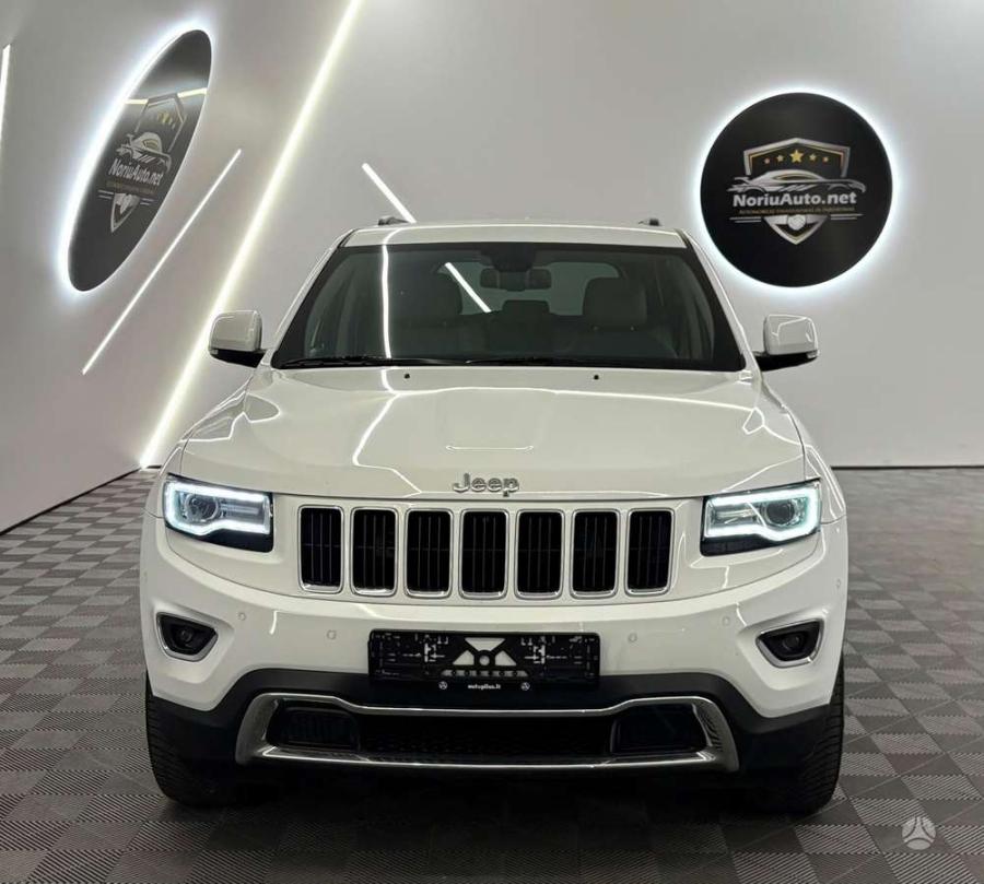 White Jeep Grand Cherokee 2017 in Marijampole, with an engine capacity of 2.99 L and mileage of 218 thousand km for 14400 €, photo 23 on AUTOMOTO.COM.LV