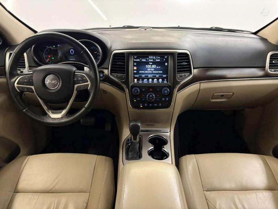 White Jeep Grand Cherokee 2017 in Marijampole, with an engine capacity of 2.99 L and mileage of 218 thousand km for 14400 €, photo 36 on AUTOMOTO.COM.LV