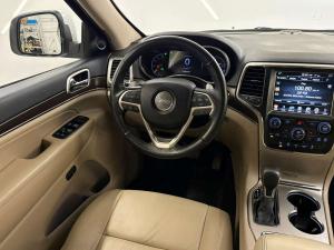 White Jeep Grand Cherokee 2017 in Marijampole, with an engine capacity of 2.99 L and mileage of 218 thousand km for 14400 €, photo 38 on AUTOMOTO.COM.LV