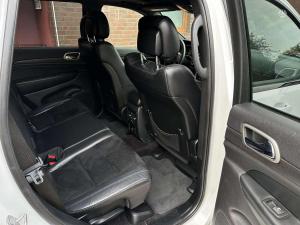 White Jeep Grand Cherokee 2017 in Siauliai, with an engine capacity of 3.60 L and mileage of 256 thousand km for 9500 €, photo 14 on AUTOMOTO.COM.LV