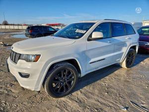 White Jeep Grand Cherokee 2017 in Siauliai, with an engine capacity of 3.60 L and mileage of 256 thousand km for 9500 €, photo 30 on AUTOMOTO.COM.LV