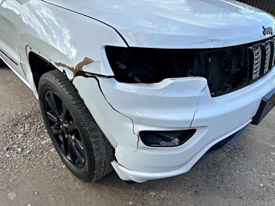 Белый Джип Гранд Чероки 2017 в Шяуляй, объемом двигателя 3.60 л и пробегом 256 тыс. км за 8900 €, фото 6 на AUTOMOTO.COM.LV
