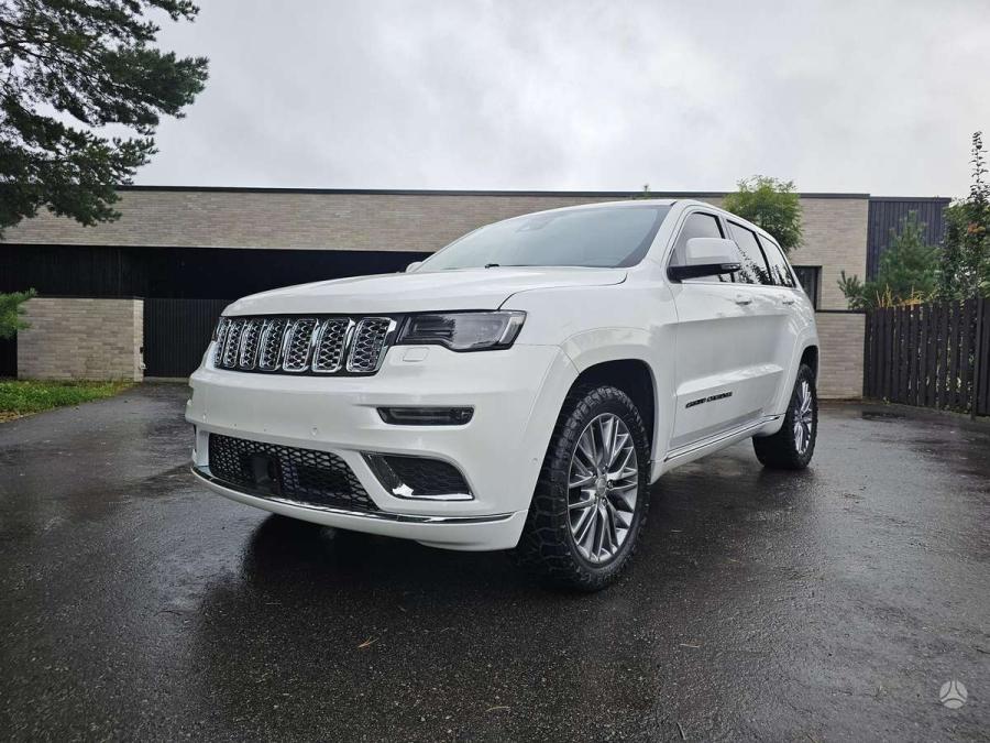 Balts Jeep Grand Cherokee 2017 Viļņa, ar dzinēja tilpumu 5.65 L un nobraukumu 200 tūkst. km par 18900 €, foto 5 vietnē AUTOMOTO.COM.LV