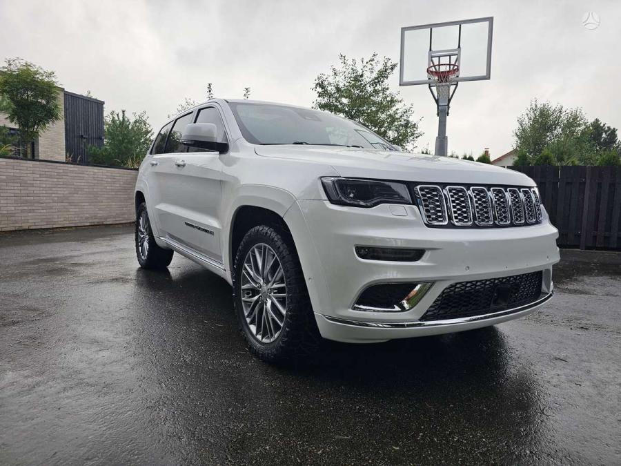 Balts Jeep Grand Cherokee 2017 Viļņa, ar dzinēja tilpumu 5.65 L un nobraukumu 200 tūkst. km par 18900 €, foto 6 vietnē AUTOMOTO.COM.LV