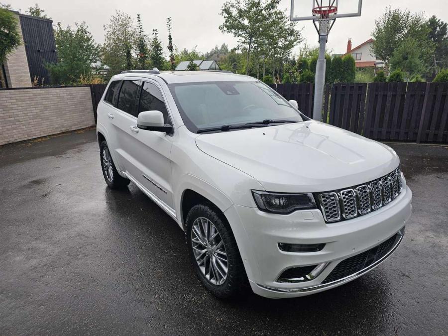 Balts Jeep Grand Cherokee 2017 Viļņa, ar dzinēja tilpumu 5.65 L un nobraukumu 200 tūkst. km par 18900 €, foto 7 vietnē AUTOMOTO.COM.LV