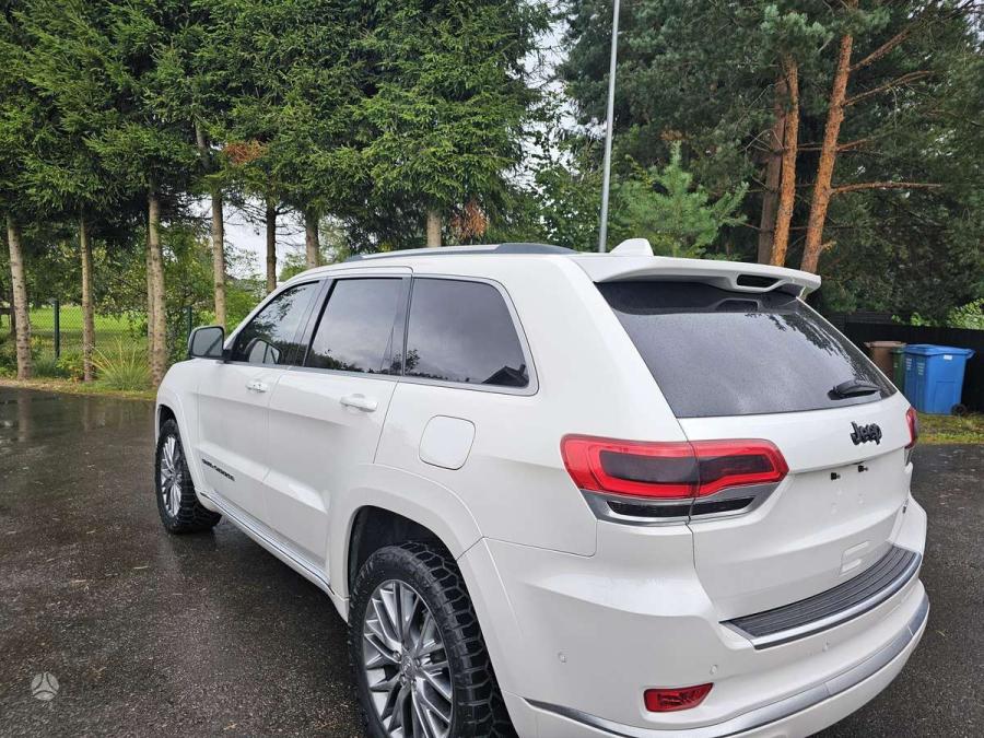 Balts Jeep Grand Cherokee 2017 Viļņa, ar dzinēja tilpumu 5.65 L un nobraukumu 200 tūkst. km par 18900 €, foto 10 vietnē AUTOMOTO.COM.LV