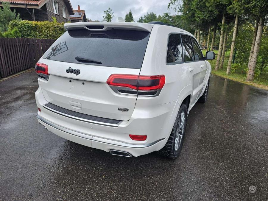 Balts Jeep Grand Cherokee 2017 Viļņa, ar dzinēja tilpumu 5.65 L un nobraukumu 200 tūkst. km par 18900 €, foto 13 vietnē AUTOMOTO.COM.LV
