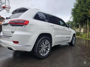 Balts Jeep Grand Cherokee 2017 Viļņa, ar dzinēja tilpumu 5.65 L un nobraukumu 200 tūkst. km par 18900 €, foto 14 vietnē AUTOMOTO.COM.LV
