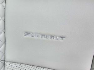 Balts Jeep Grand Cherokee 2017 Viļņa, ar dzinēja tilpumu 5.65 L un nobraukumu 200 tūkst. km par 18900 €, foto 22 vietnē AUTOMOTO.COM.LV