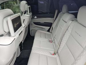 Balts Jeep Grand Cherokee 2017 Viļņa, ar dzinēja tilpumu 5.65 L un nobraukumu 200 tūkst. km par 18900 €, foto 23 vietnē AUTOMOTO.COM.LV