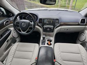 Balts Jeep Grand Cherokee 2017 Viļņa, ar dzinēja tilpumu 5.65 L un nobraukumu 200 tūkst. km par 18900 €, foto 28 vietnē AUTOMOTO.COM.LV