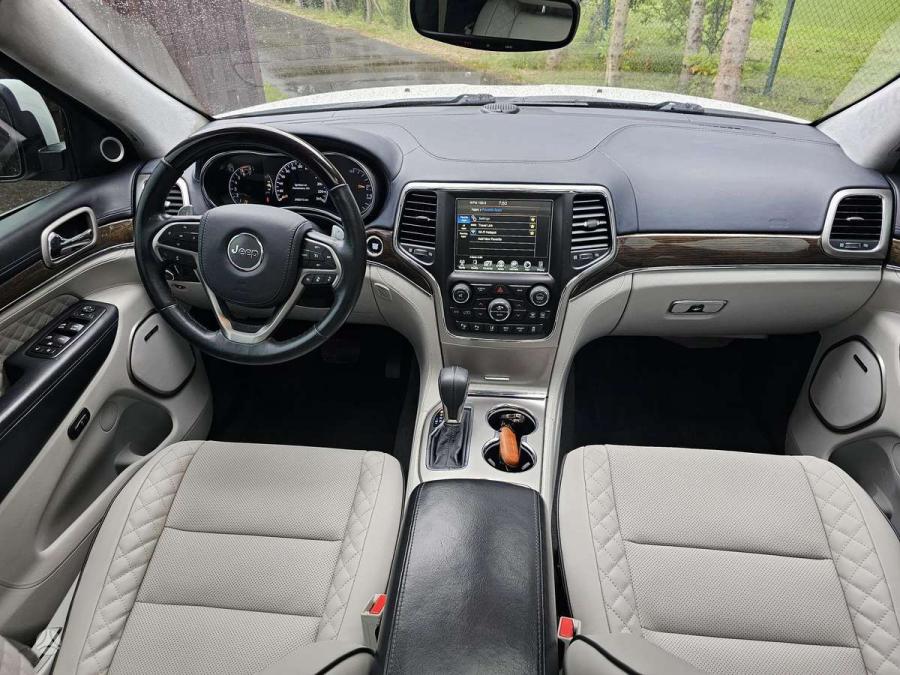 Balts Jeep Grand Cherokee 2017 Viļņa, ar dzinēja tilpumu 5.65 L un nobraukumu 200 tūkst. km par 18900 €, foto 28 vietnē AUTOMOTO.COM.LV