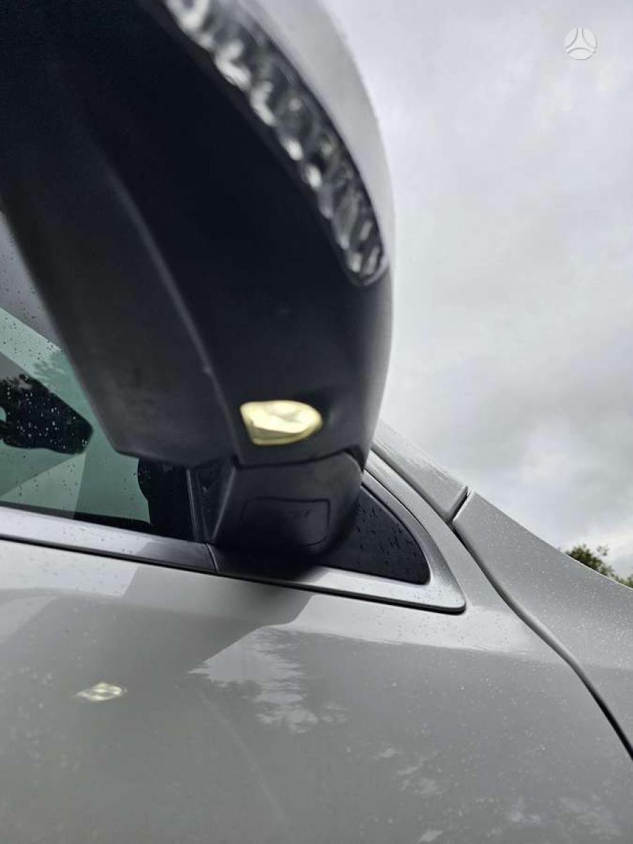 Balts Jeep Grand Cherokee 2017 Viļņa, ar dzinēja tilpumu 5.65 L un nobraukumu 200 tūkst. km par 18900 €, foto 30 vietnē AUTOMOTO.COM.LV