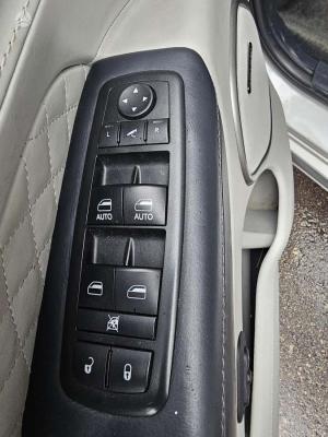 Balts Jeep Grand Cherokee 2017 Viļņa, ar dzinēja tilpumu 5.65 L un nobraukumu 200 tūkst. km par 18900 €, foto 34 vietnē AUTOMOTO.COM.LV