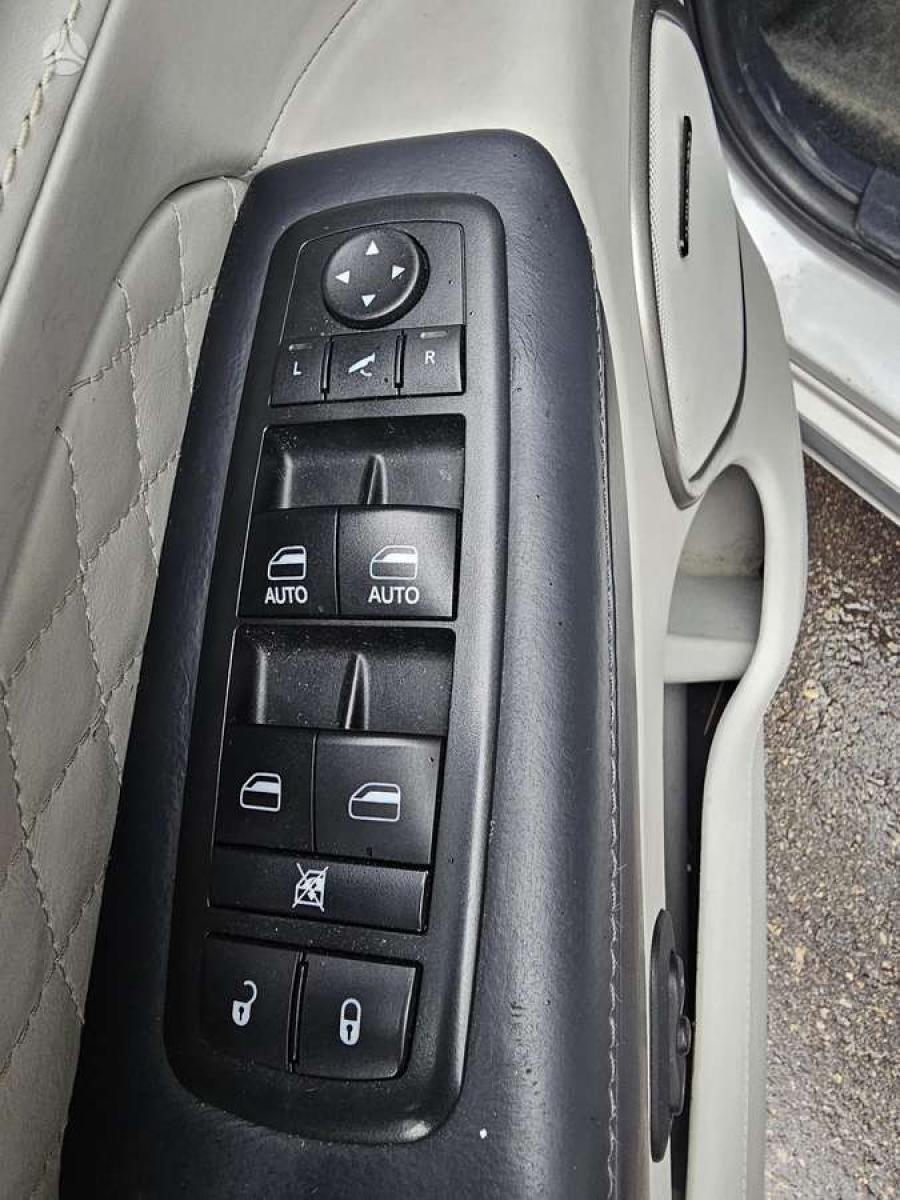 Balts Jeep Grand Cherokee 2017 Viļņa, ar dzinēja tilpumu 5.65 L un nobraukumu 200 tūkst. km par 18900 €, foto 34 vietnē AUTOMOTO.COM.LV