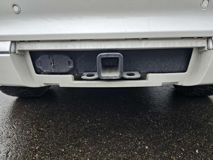 Balts Jeep Grand Cherokee 2017 Viļņa, ar dzinēja tilpumu 5.65 L un nobraukumu 200 tūkst. km par 18900 €, foto 35 vietnē AUTOMOTO.COM.LV