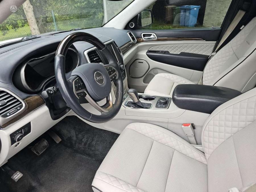 Balts Jeep Grand Cherokee 2017 Viļņa, ar dzinēja tilpumu 5.65 L un nobraukumu 200 tūkst. km par 18900 €, foto 37 vietnē AUTOMOTO.COM.LV