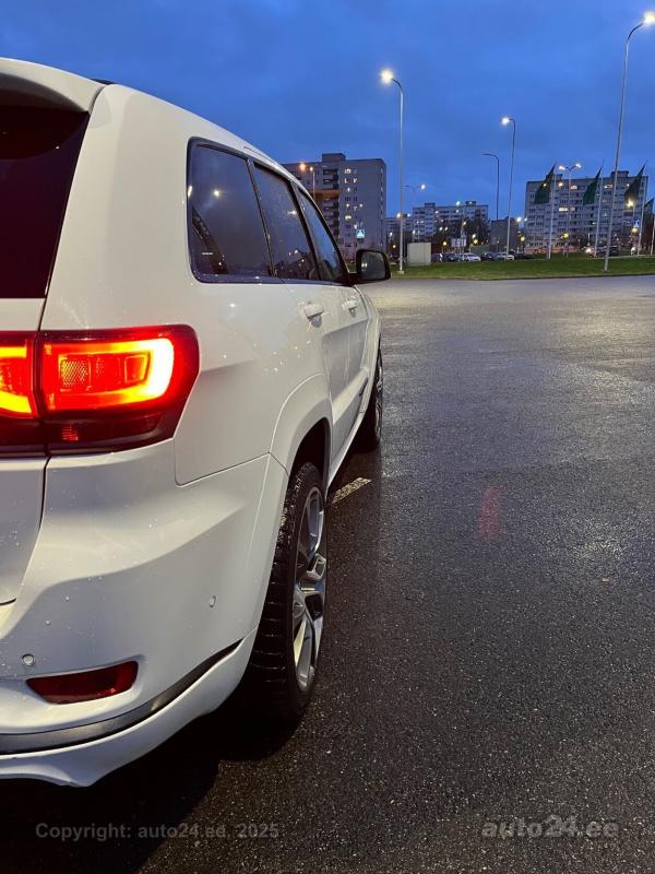 Balts Jeep Grand Cherokee 2018 Narva, ar dzinēja tilpumu 3.00 L un nobraukumu 229 tūkst. km par 20000 €, foto 11 vietnē AUTOMOTO.COM.LV