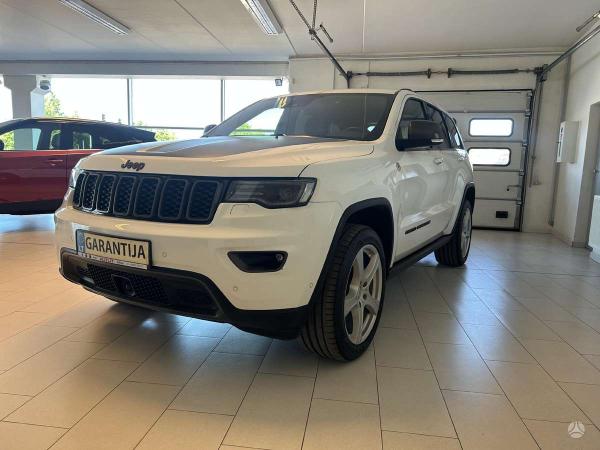 Balts Jeep Grand Cherokee 2018 Šauļi, ar dzinēja tilpumu 2.99 L un nobraukumu 165 tūkst. km par 17600 €, foto 2 vietnē AUTOMOTO.COM.LV