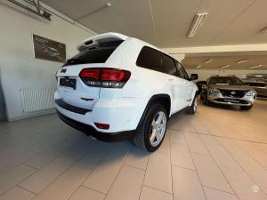 Balts Jeep Grand Cherokee 2018 Šauļi, ar dzinēja tilpumu 2.99 L un nobraukumu 165 tūkst. km par 17600 €, foto 3 vietnē AUTOMOTO.COM.LV