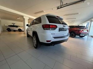 Balts Jeep Grand Cherokee 2018 Šauļi, ar dzinēja tilpumu 2.99 L un nobraukumu 165 tūkst. km par 17600 €, foto 4 vietnē AUTOMOTO.COM.LV