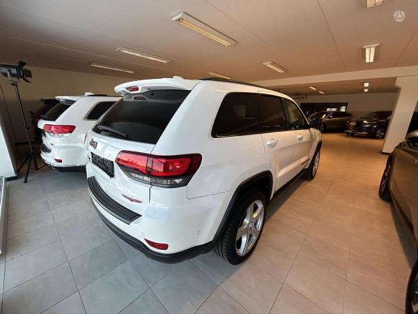 Balts Jeep Grand Cherokee 2018 Šauļi, ar dzinēja tilpumu 2.99 L un nobraukumu 165 tūkst. km par 16700 €, foto 4 vietnē AUTOMOTO.COM.LV