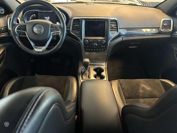 Balts Jeep Grand Cherokee 2018 Šauļi, ar dzinēja tilpumu 2.99 L un nobraukumu 165 tūkst. km par 16700 €, foto 9 vietnē AUTOMOTO.COM.LV