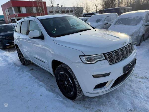 White Jeep Grand Cherokee 2018 in Siauliai, with an engine capacity of 2.95 L and mileage of 187 thousand km for 17600 €, photo 2 on AUTOMOTO.COM.LV