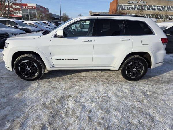 White Jeep Grand Cherokee 2018 in Siauliai, with an engine capacity of 2.95 L and mileage of 187 thousand km for 17600 €, photo 5 on AUTOMOTO.COM.LV