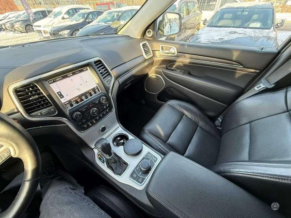 Balts Jeep Grand Cherokee 2018 Šauļi, ar dzinēja tilpumu 2.95 L un nobraukumu 187 tūkst. km par 17600 €, foto 11 vietnē AUTOMOTO.COM.LV