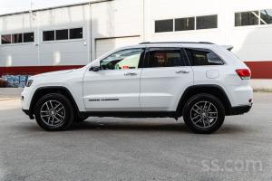White Jeep Grand Cherokee 2018 in Jelgava, with an engine capacity of 3.00 L and mileage of 235 thousand km for 16700 €, photo 3 on AUTOMOTO.COM.LV