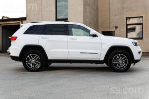 White Jeep Grand Cherokee 2018 in Jelgava, with an engine capacity of 3.00 L and mileage of 235 thousand km for 16700 €, photo 6 on AUTOMOTO.COM.LV