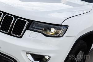 White Jeep Grand Cherokee 2018 in Jelgava, with an engine capacity of 3.00 L and mileage of 235 thousand km for 16700 €, photo 8 on AUTOMOTO.COM.LV