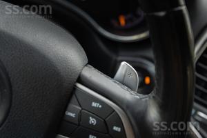 White Jeep Grand Cherokee 2018 in Jelgava, with an engine capacity of 3.00 L and mileage of 235 thousand km for 16700 €, photo 15 on AUTOMOTO.COM.LV