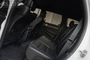White Jeep Grand Cherokee 2018 in Jelgava, with an engine capacity of 3.00 L and mileage of 235 thousand km for 16700 €, photo 19 on AUTOMOTO.COM.LV