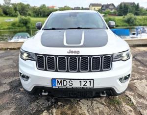 Balts Jeep Grand Cherokee 2018 Klaipėda, ar dzinēja tilpumu 3.60 L un nobraukumu 190 tūkst. km par 17999 €, foto  vietnē AUTOMOTO.COM.LV