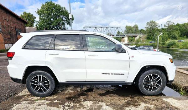 Balts Jeep Grand Cherokee 2018 Klaipėda, ar dzinēja tilpumu 3.60 L un nobraukumu 190 tūkst. km par 17999 €, foto 5 vietnē AUTOMOTO.COM.LV