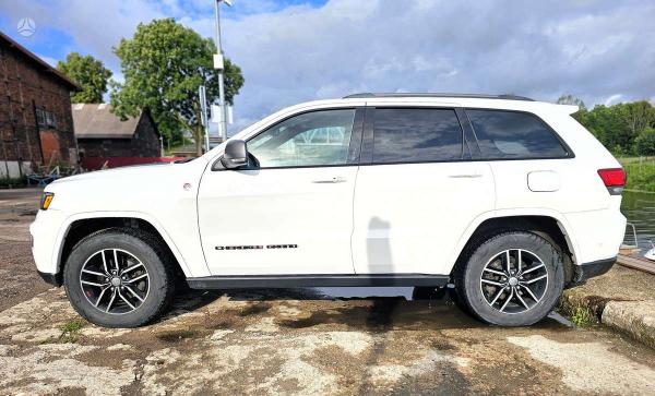 Balts Jeep Grand Cherokee 2018 Klaipėda, ar dzinēja tilpumu 3.60 L un nobraukumu 190 tūkst. km par 17999 €, foto 6 vietnē AUTOMOTO.COM.LV