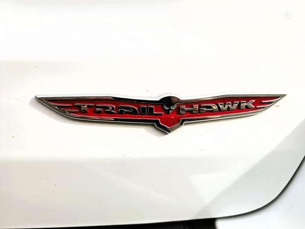 Balts Jeep Grand Cherokee 2018 Klaipėda, ar dzinēja tilpumu 3.60 L un nobraukumu 190 tūkst. km par 17999 €, foto 10 vietnē AUTOMOTO.COM.LV