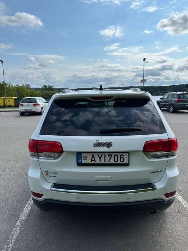White Jeep Grand Cherokee 2018 in Kaunas, with an engine capacity of 3.60 L and mileage of 101 thousand km for 18700 €, photo 8 on AUTOMOTO.COM.LV