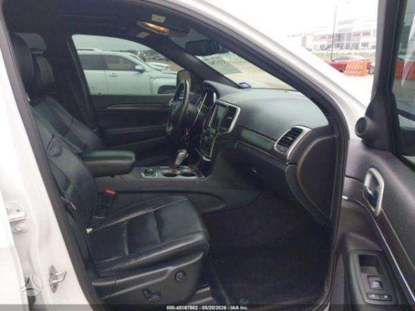 Balts Jeep Grand Cherokee 2018 Klaipėda, ar dzinēja tilpumu 3.60 L un nobraukumu 132 tūkst. km par 11650 €, foto 5 vietnē AUTOMOTO.COM.LV